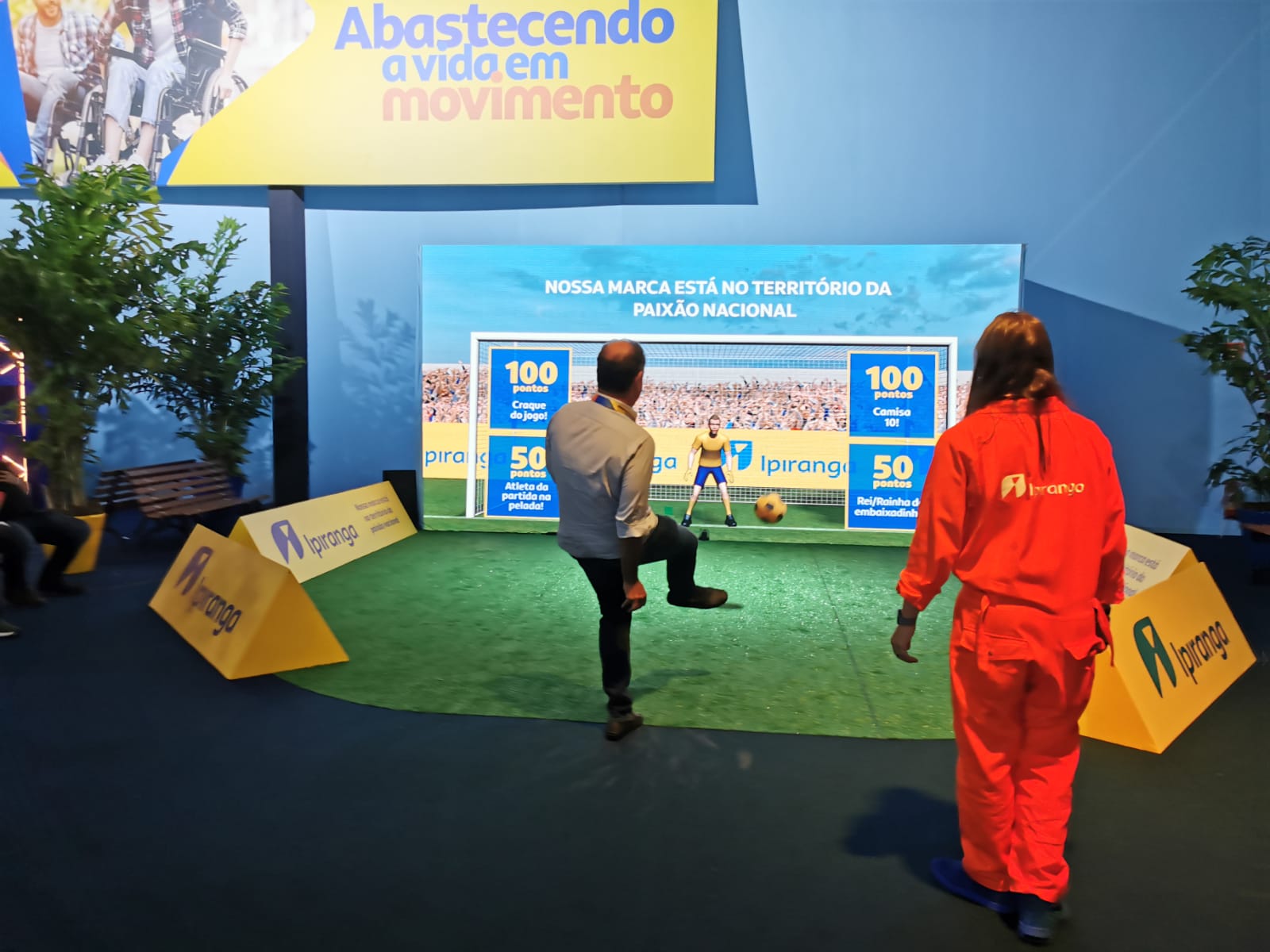 Chute a gol em painel de LED interativo - Gol é diversão garantida!